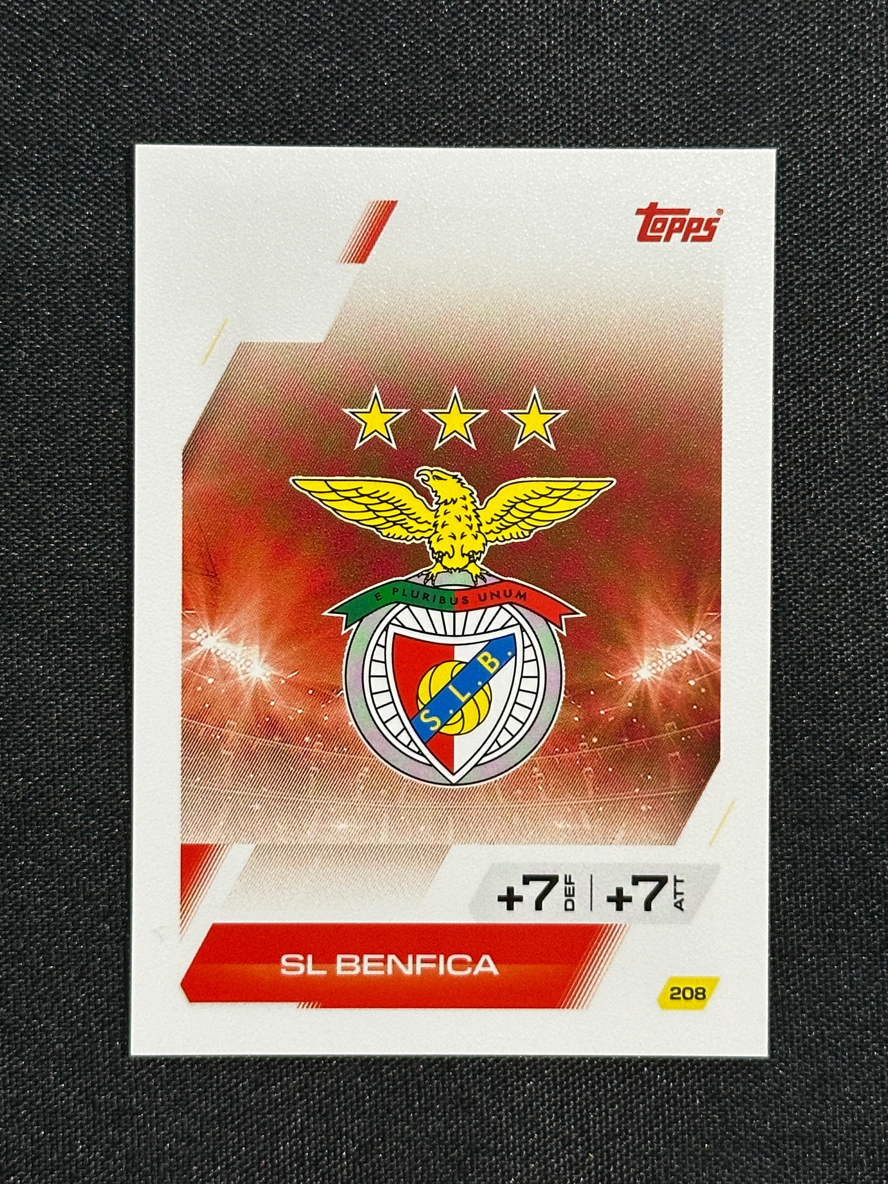 208 Team Badge SL Benfica Base - Topps Match Attax 2025/26 – LukeSolve.com