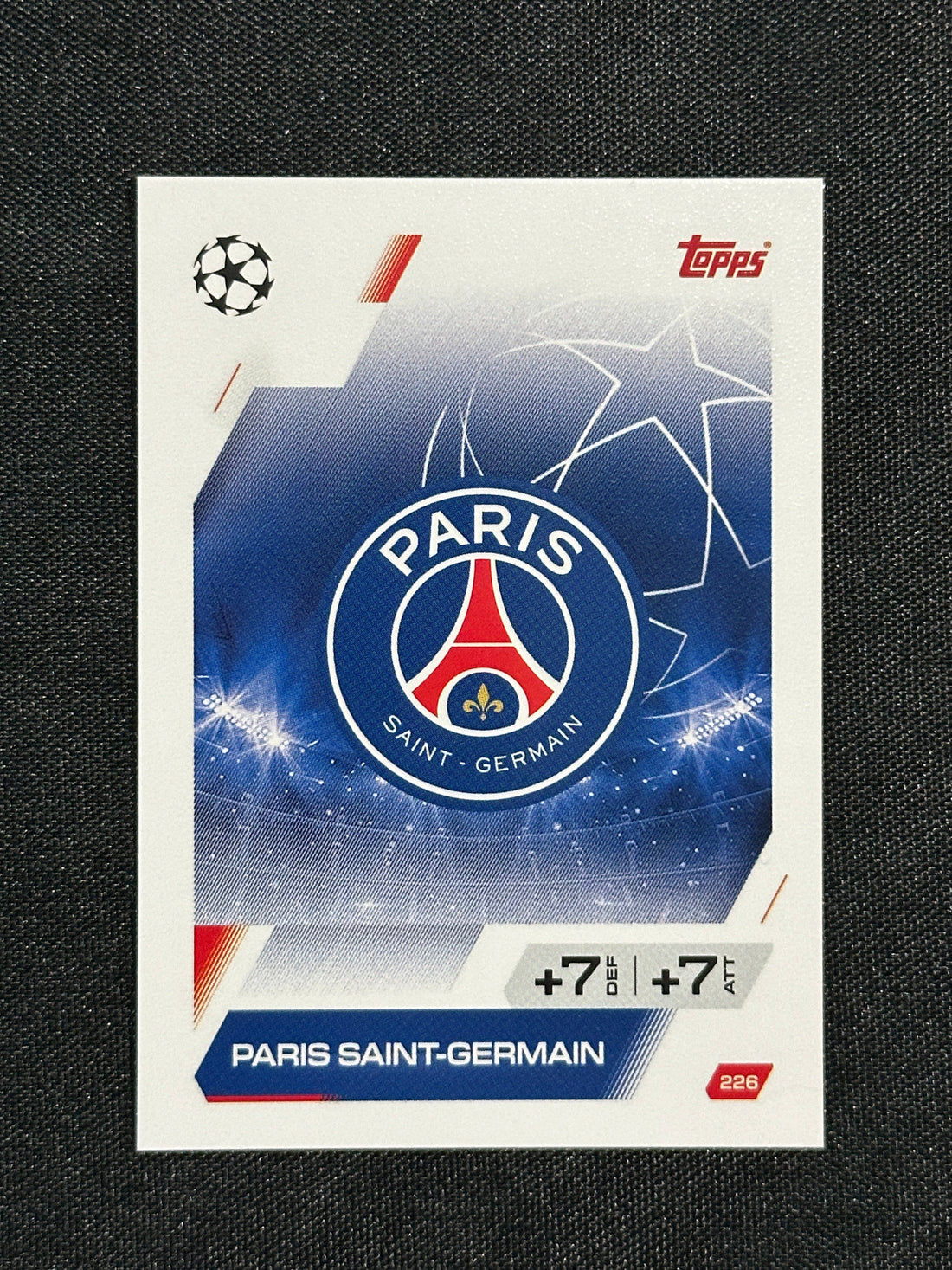 226 Team Badge PSG Base - Topps Match Attax 2025/26 – LukeSolve.com