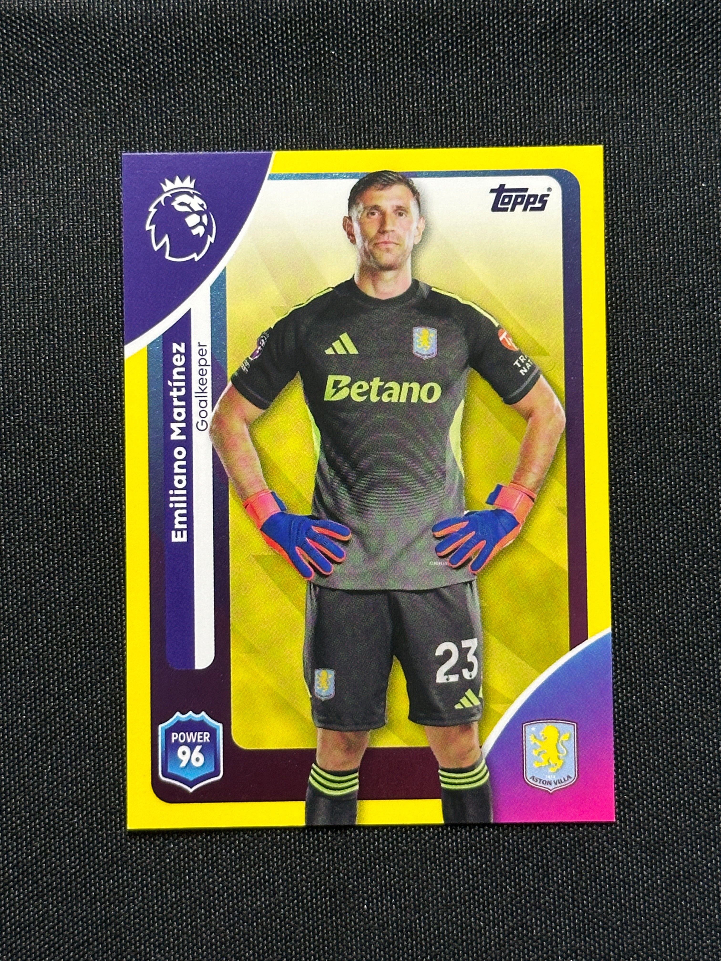 Emiliano Martinez Yellow Parallel Base - Topps Premier League 2026 ...